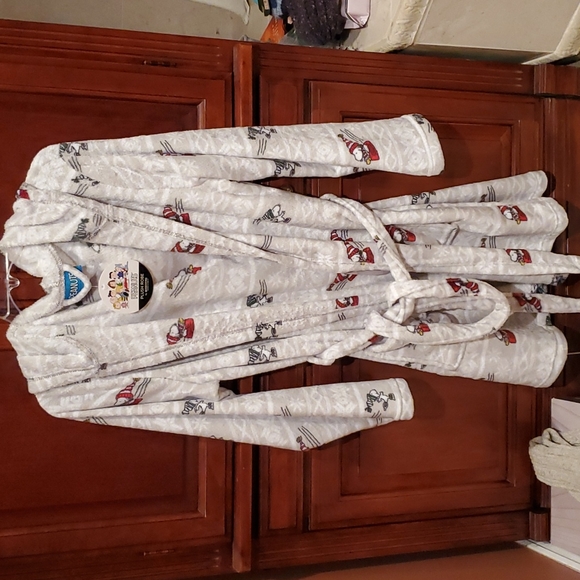 Peanuts | Intimates & Sleepwear | Nwt Peanuts Hooded Plush Robe | Poshmark